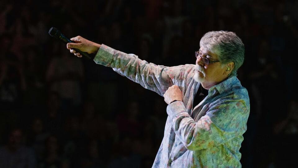 Already a legend, this Alabama singer is now being honored as an 'Icon ...