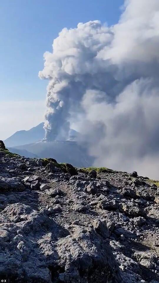 VOLCANO erupts in Japan as country heads towards date of 'mega disaster ...