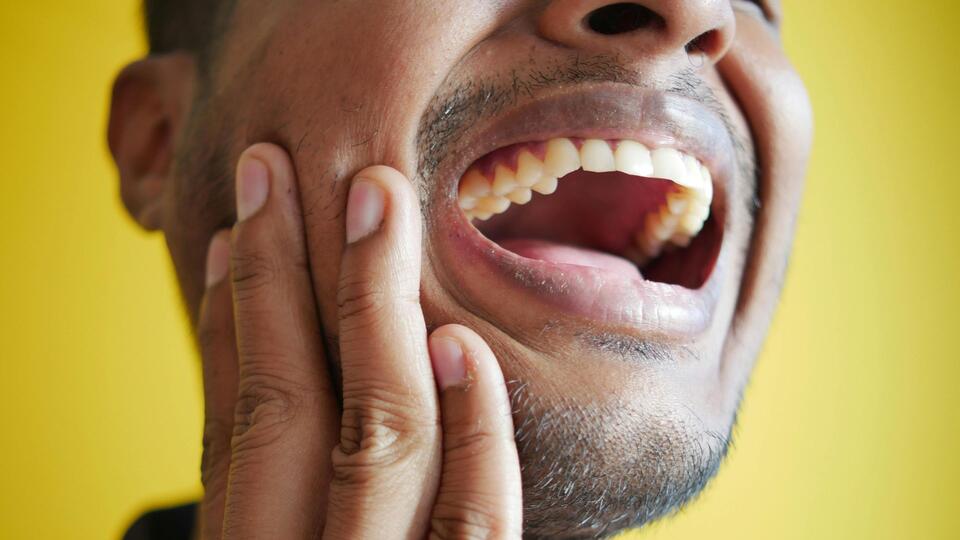 Toothache: 10 Worst Foods to Eat for Sore Teeth & 10 Better ...