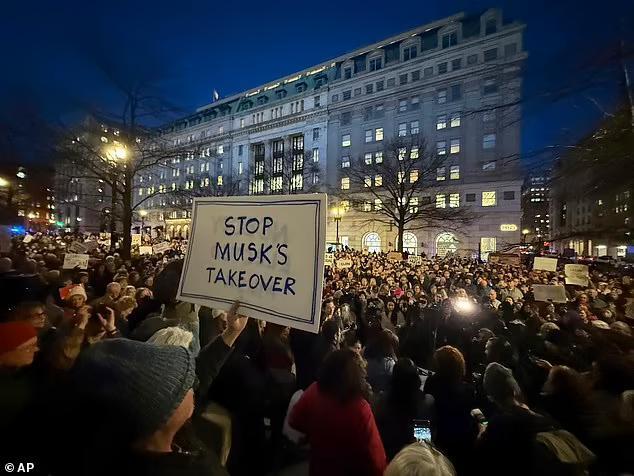 Elon Musk's top DOGE staffer Marko Elez quits over racist social media ...