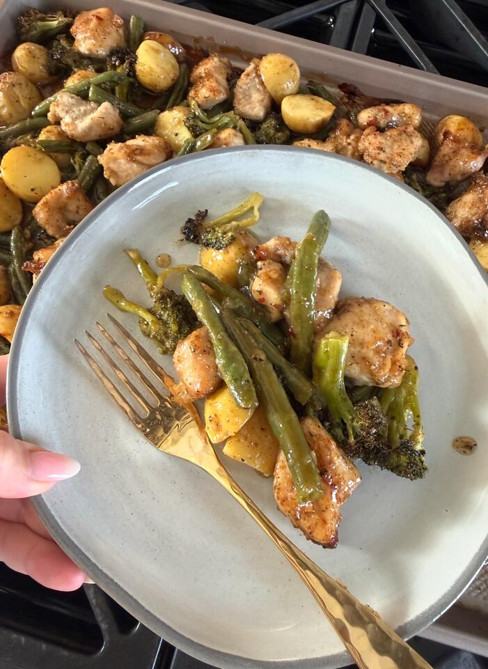 This Orange Chicken Sheet Pan Dinner Tastes Like Takeout And Costs A ...
