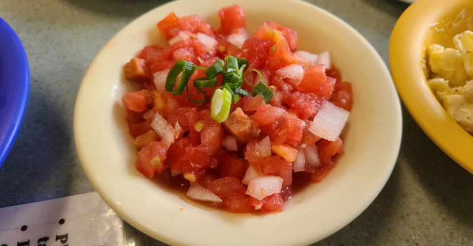 This Hawaii Eatery Turns Lomi Salmon Into a True Culinary Delight ...