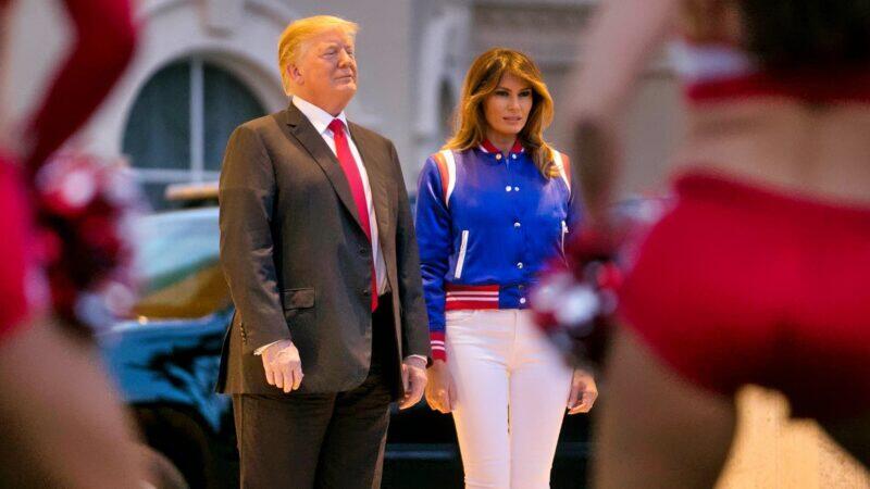 Perfectly Timed Photo of President Donald Trump and Melania Trump ...