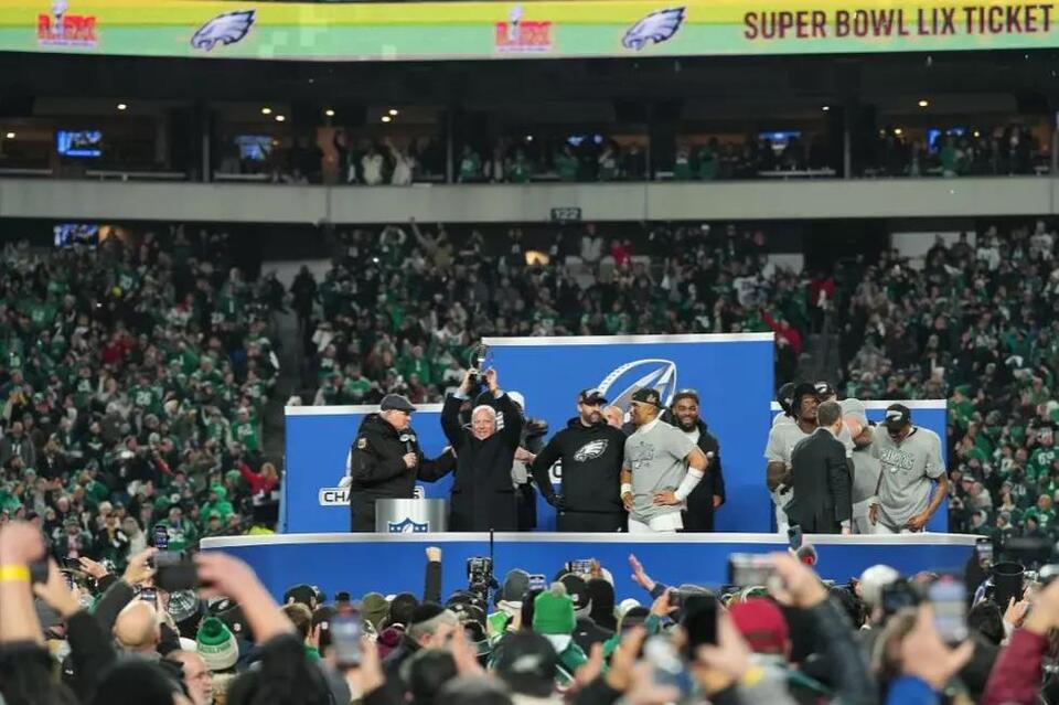 Eagles Celebration Ends Tragically With Death of 18-Year-Old Fan ...