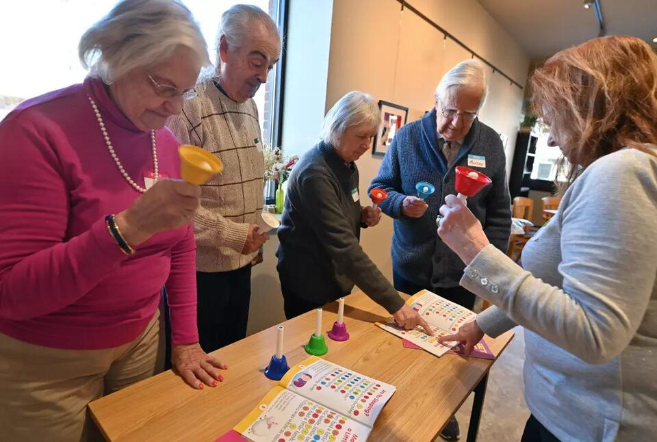 Memory cafes offer camaraderie and fun for people with dementia — and ...