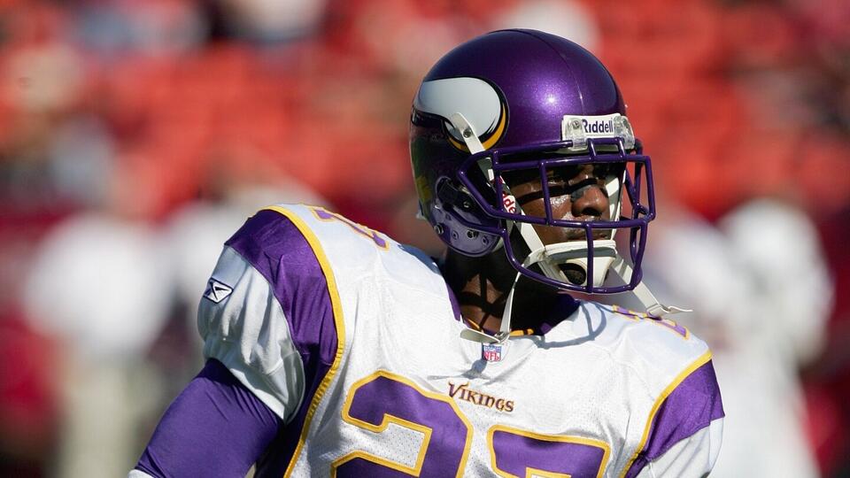 Former NFL player Ronyell Whitaker dies at 46 - NewsBreak