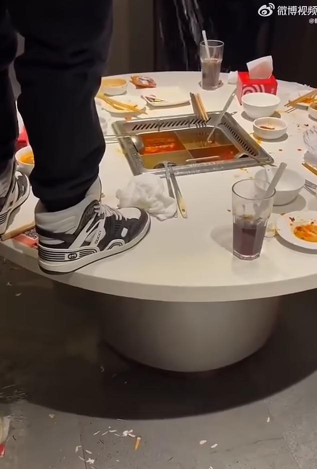 Chinese restaurant compensates 4,000 diners after video showed two ...