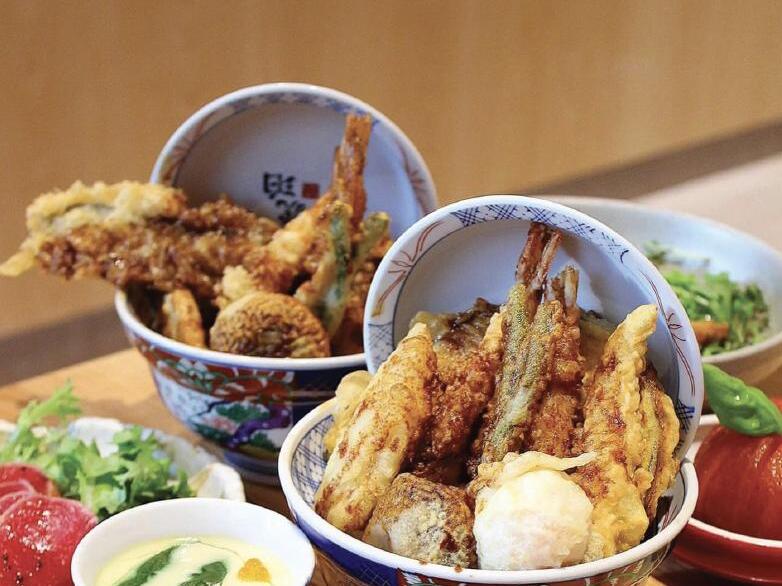 Tendon Kohaku Serves Traditional Japanese Tendon Bowls