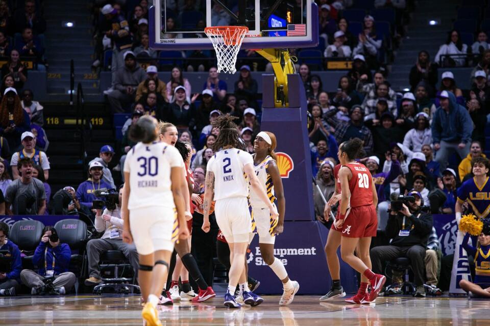LSU women’s basketball’s unselfish nature makes it a ‘fun team to coach ...