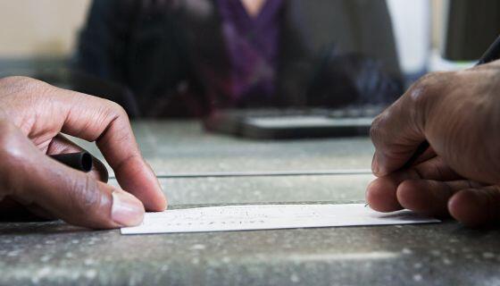 Arizona Bank Wrongfully Accuses Black Man Of Trying To Cash A Fake ...