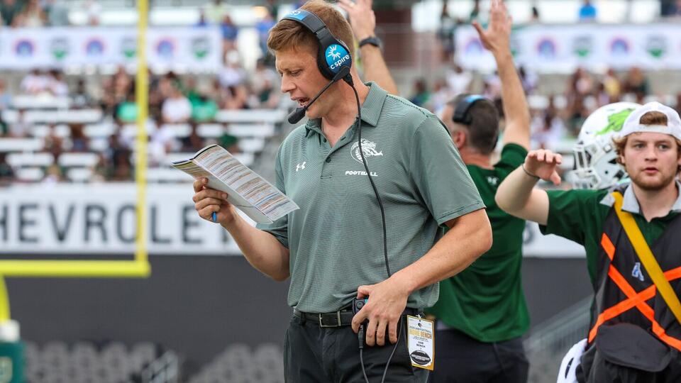 UAB wins massive upset after firing Trent Dilfer, replacing him with ...
