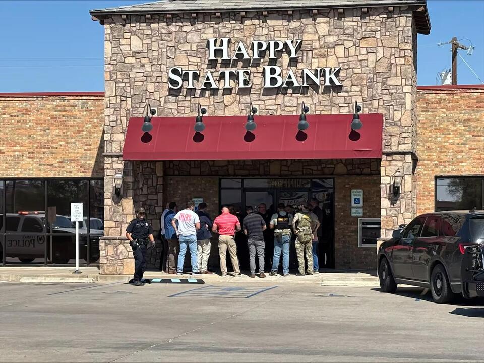 Suspect arrested in connection with central Lubbock bank robbery ...