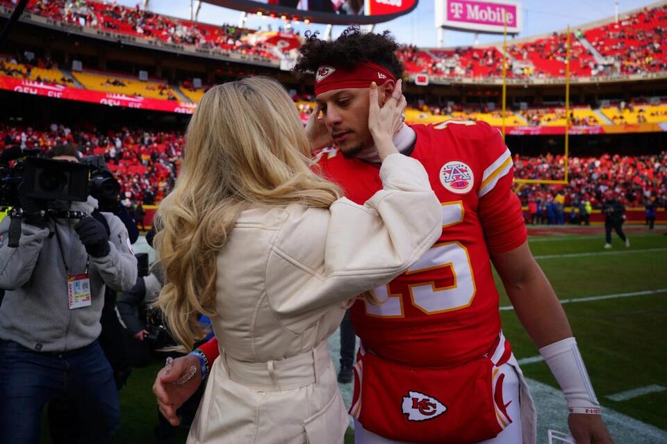 Chiefs QB Patrick Mahomes’ Wife Brittany Mahomes Shares 7-Word Workout ...