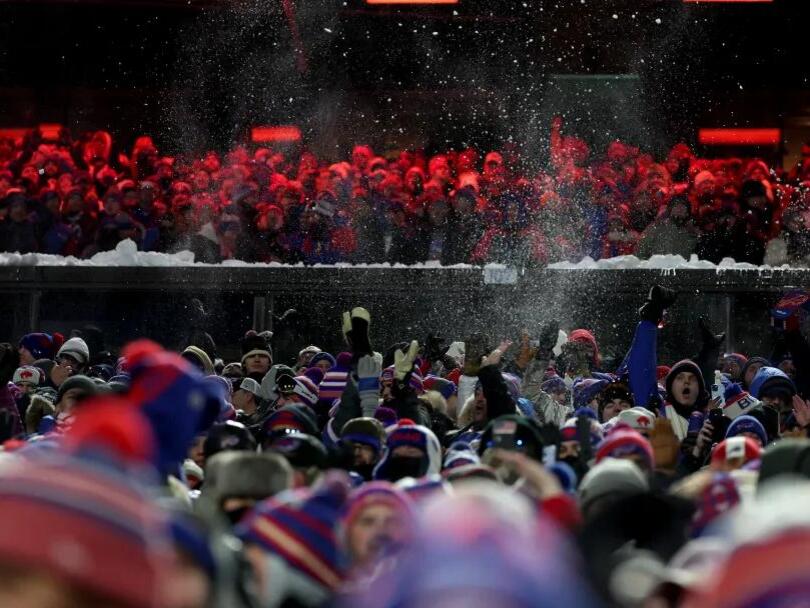 Bills Mafia uses snowballs as last line of defense against Patrick Mahomes Bills Mafia uses snowballs as last line of defense against Patrick Mahomes