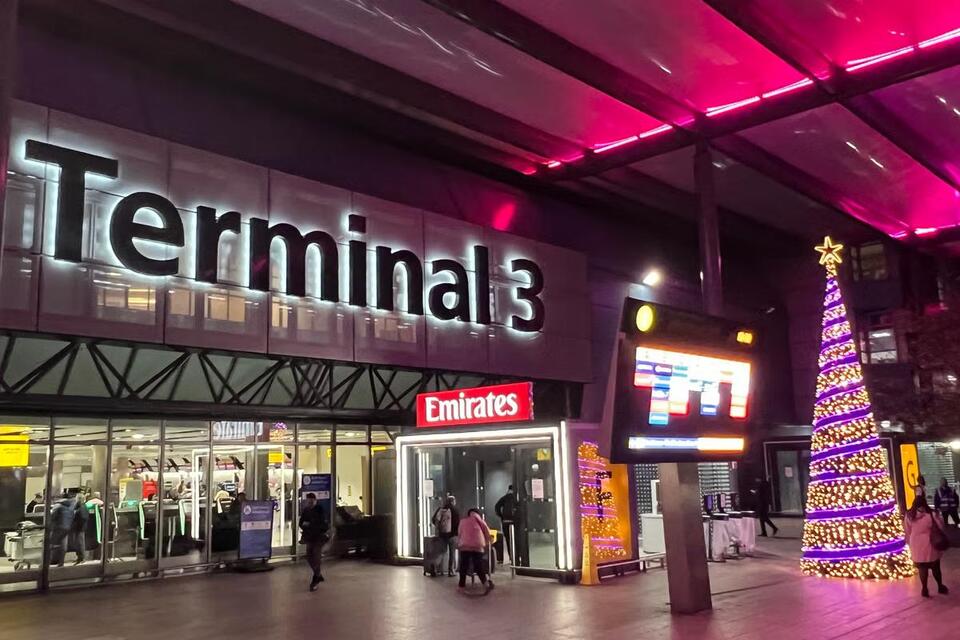 Are flight passengers dressing with respect? I went to Heathrow to find ...