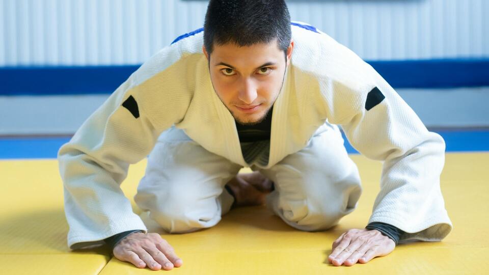 20 Countries Where Bowing Is A Huge Sign Of Respect - NewsBreak