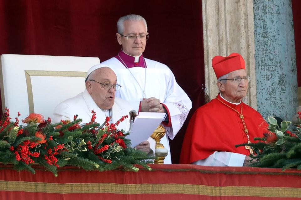 Pope calls for 'weapons to be silenced' in Christmas Day address