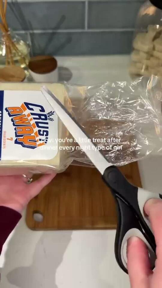 these viral Nutella crunch rolls are about to become a weekend staple ...