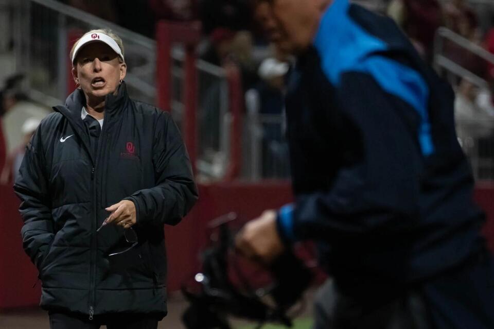 Oklahoma softball beats South Carolina 2-1 behind Audrey Lowry’s ...