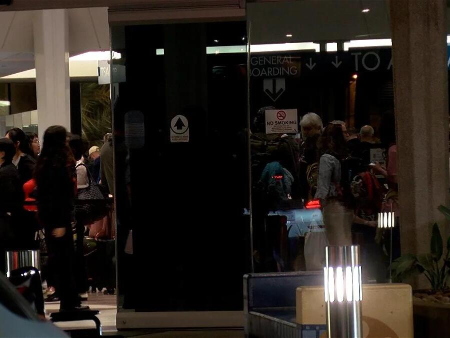 Person bypasses TSA security screening at Palm Springs airport, all ...