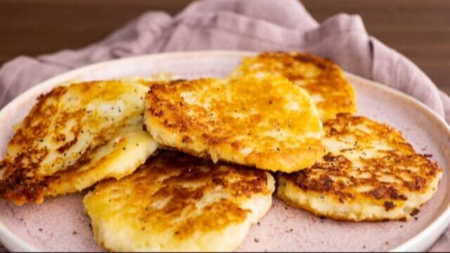 These Crispy Yet Fluffy Potato Cakes Make Leftover Mashed Potatoes ...