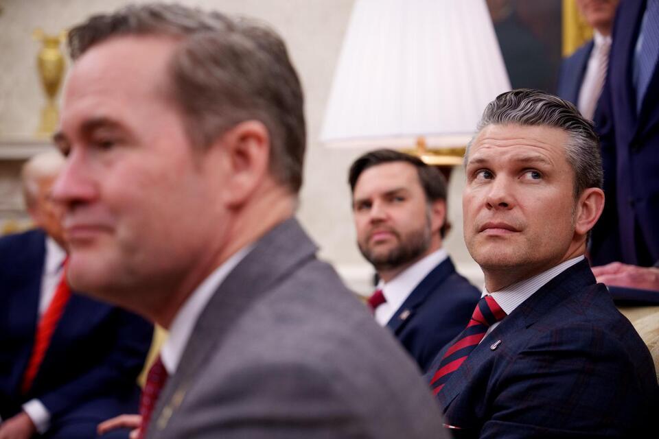 Internet Mercilessly Mocks Trump Advisers for Top Secret Group Chat ...