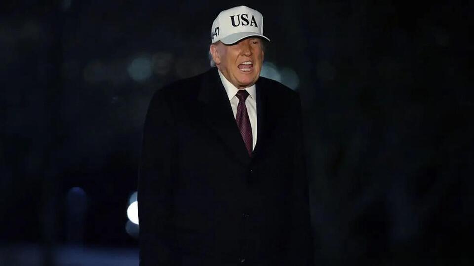 ‘Trump Using a Walker?’: White House Posts Trump’s New Power Portrait ...