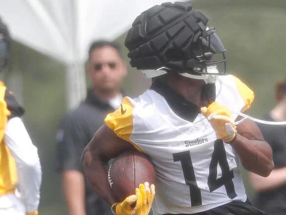 WATCH: Steelers WR George Pickens makes one-handed touchdown catch at ...