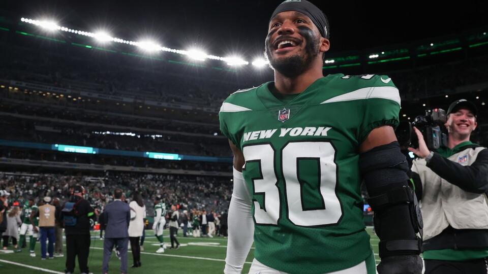 After years of losing with Jets, Michael Carter ready to contribute ...