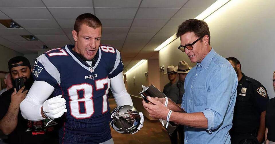 Rob Gronkowski 'coming out of retirement' just weeks after getting FOX NFL Sunday role - NewsBreak