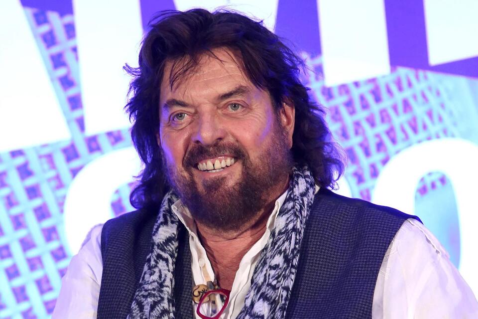 Alan Parsons Takes on Scammers - NewsBreak