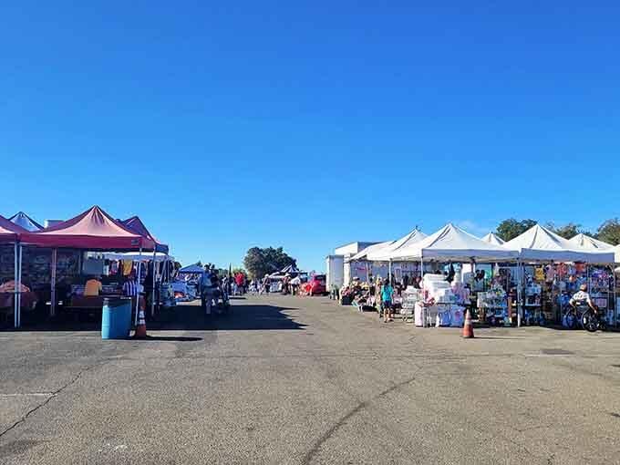 Nothing Beats A Trip To These 10 Enormous Flea Markets Scattered Across ...