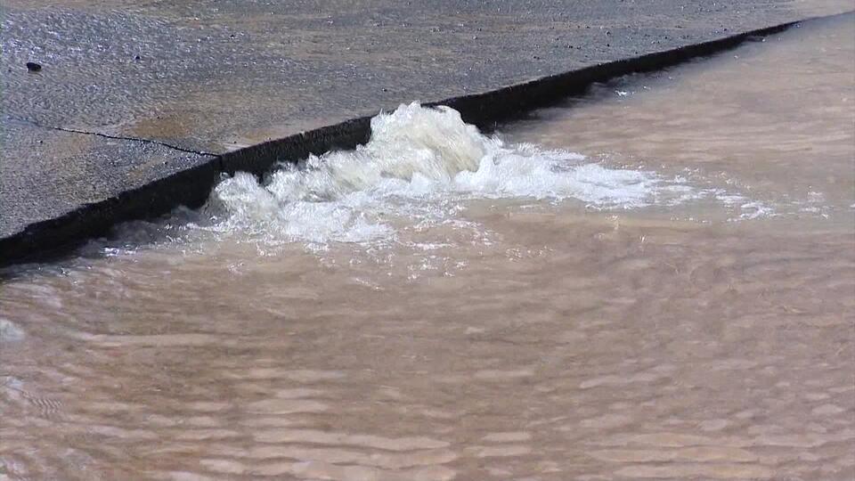 Hole in Baldwin road after water main break sends water gushing into ...