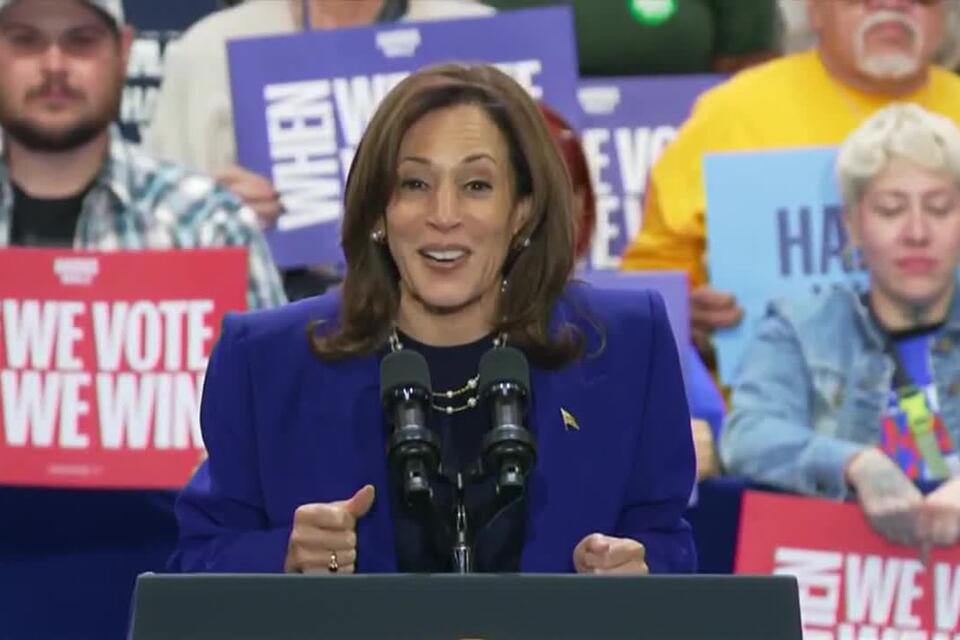 Swing State Iowa? Harris leads Trump in new Iowa Poll - NewsBreak