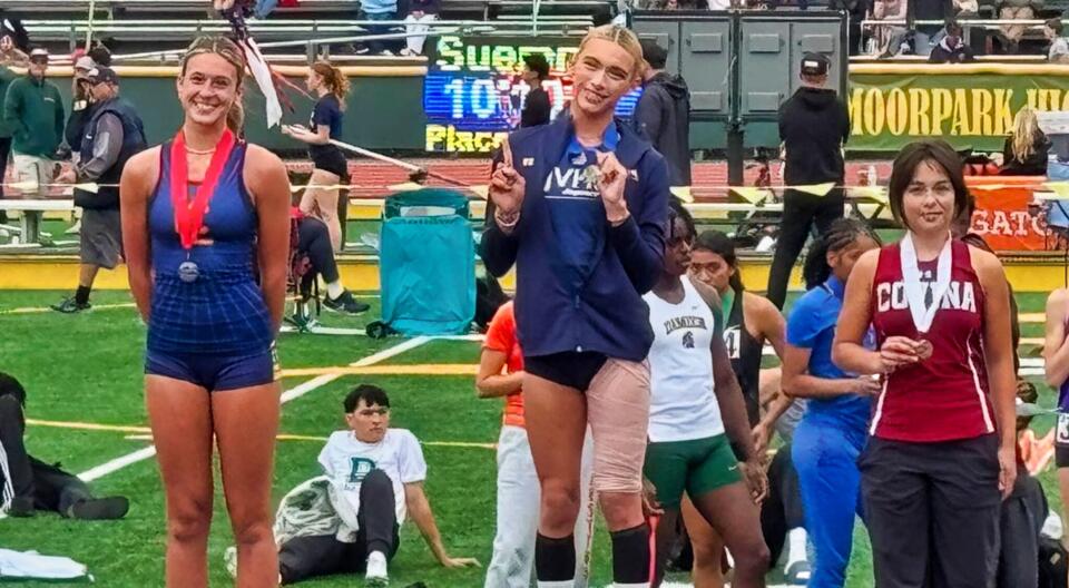 High School Female Track Star Gets Applauded For Her Courageous Stunt ...