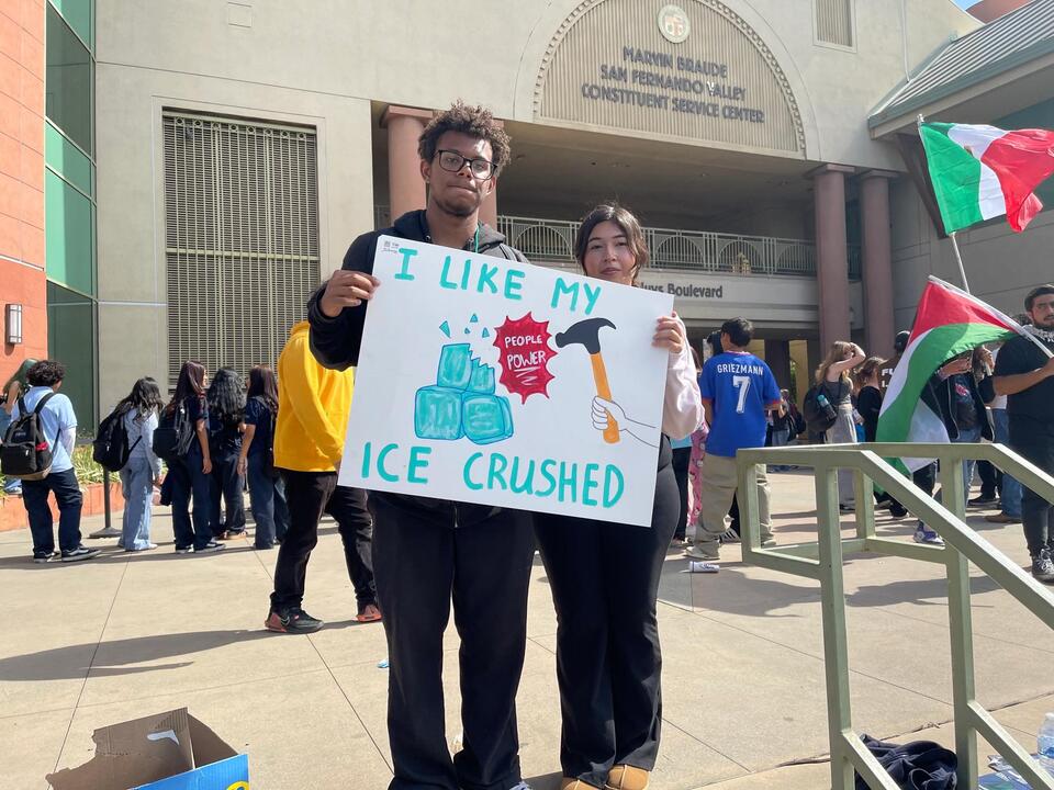 ICE carries out ‘aggressive immigration raids’ in L.A. - NewsBreak