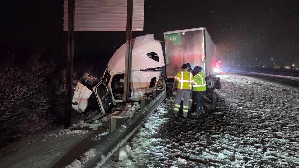 Multiple crashes shut down part of I-81 amid fog and slick roads ...