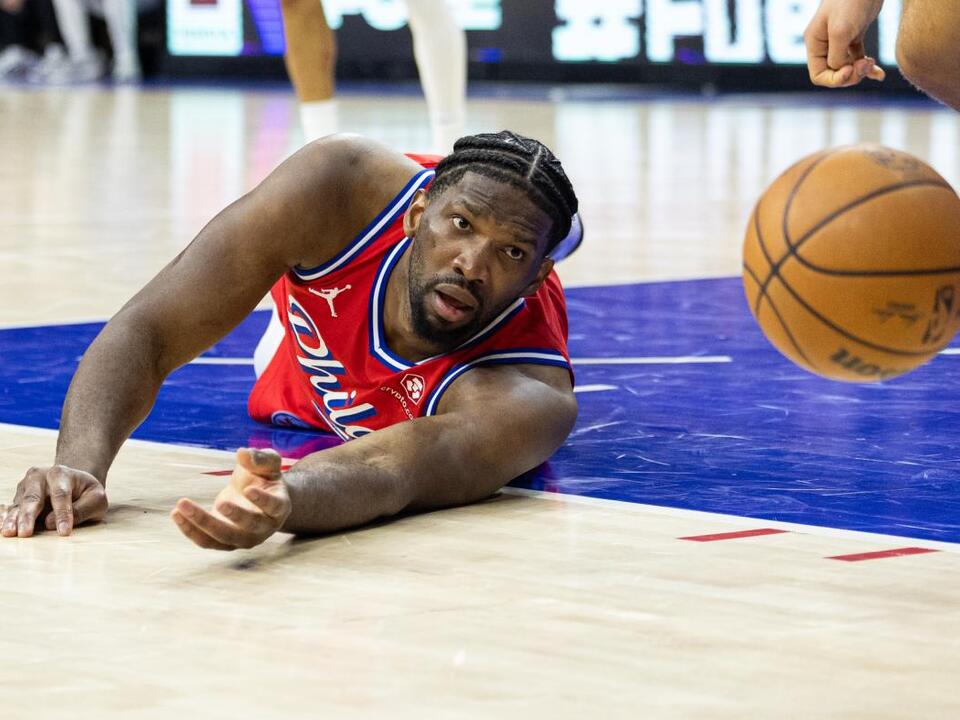 Philadelphia 76ers star Joel Embiid leaves Game 1 with knee injury ...