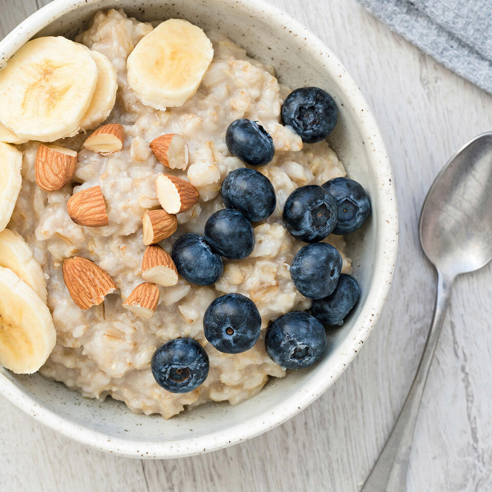 3 Best Ingredients Doctors Say You Can Add To Your Oatmeal For Faster ...