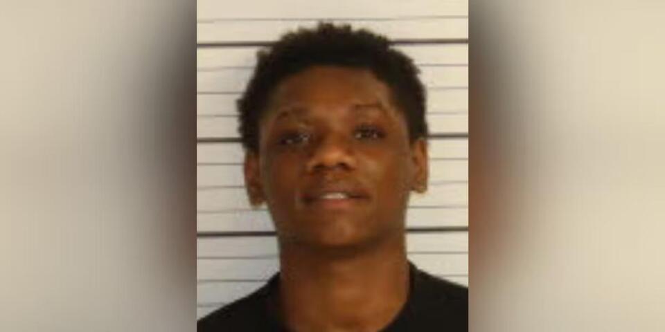 Teen charged after ramming MPD car with stolen vehicle - NewsBreak