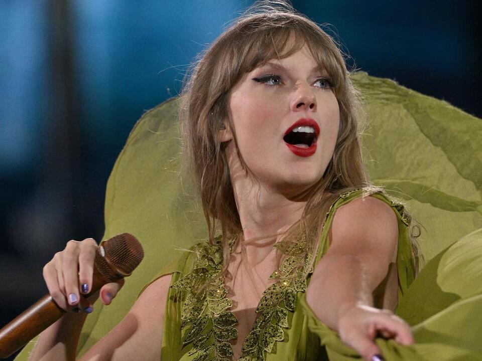Taylor Swift Says Her Life Flashed Before Her Eyes After Almost Falling ...