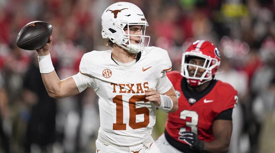 College Football Top 25 for 2026: Athlon Sports' Way-Too-Early Picks ...