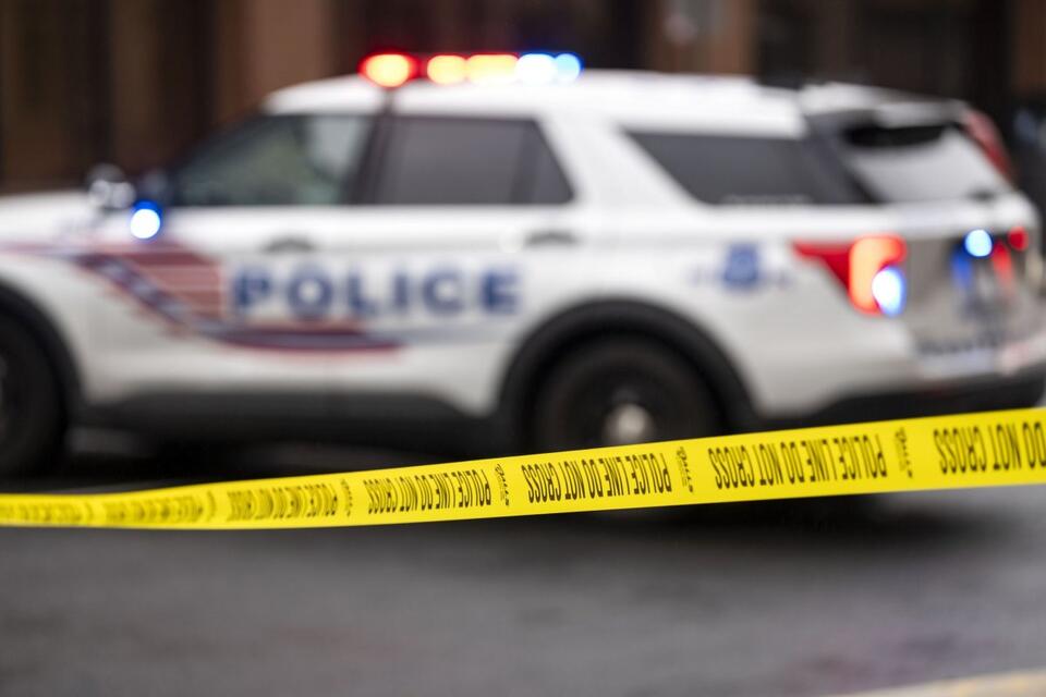 D.C. police hunt suspect over 'false' bomb threat at DNC headquarters ...