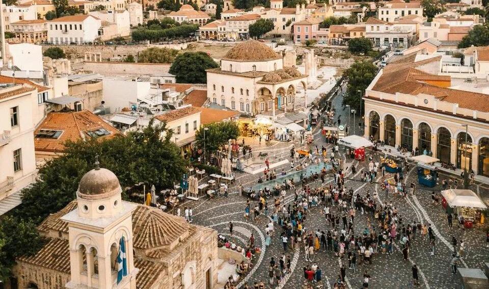 Greek police arrest scammers using fake cell tower hidden in car trunk ...
