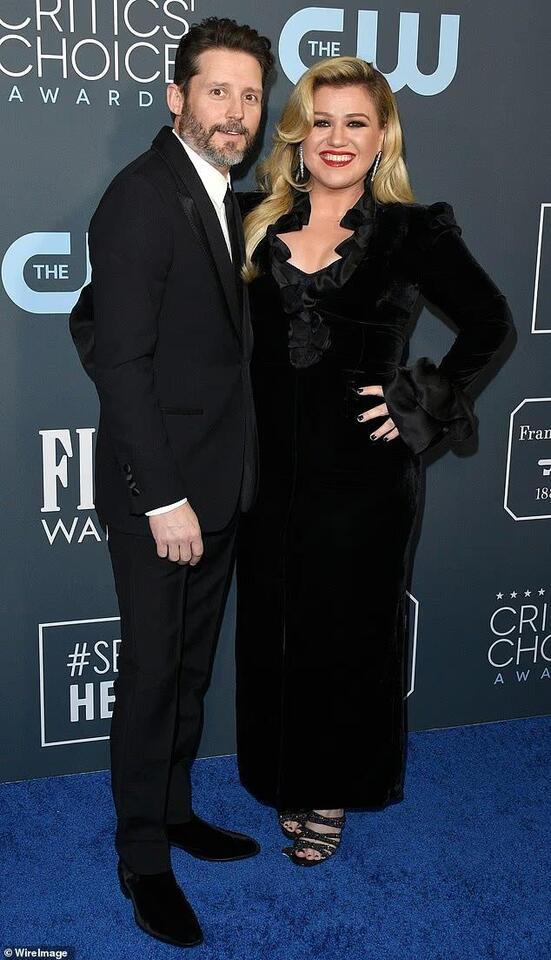 Kelly Clarkson gives update on her kids five months after ex Brandon ...