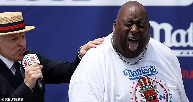 Eric 'Badlands' Booker smashes the world record for a lemonade chug at ...