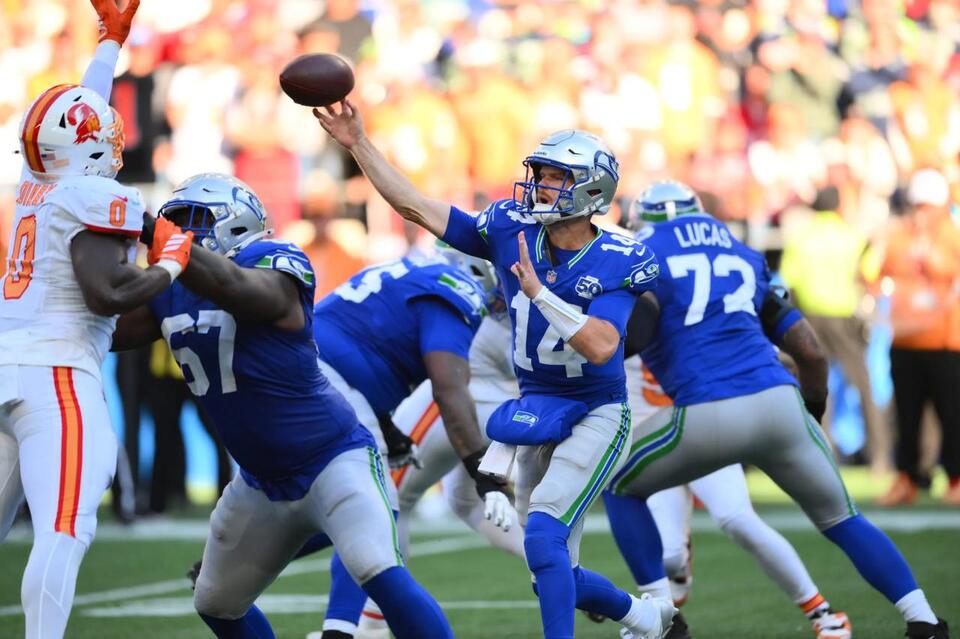 Sam Darnold Earns Surprise Accolade Despite Last-Second Loss vs ...