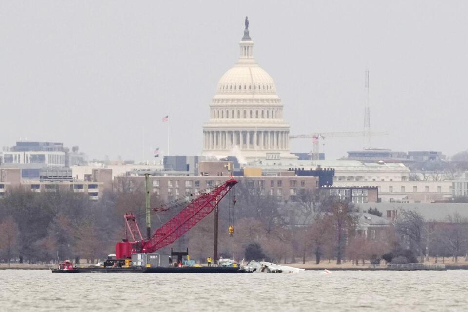 Salvage operation underway at Potomac River following fatal DC-area ...