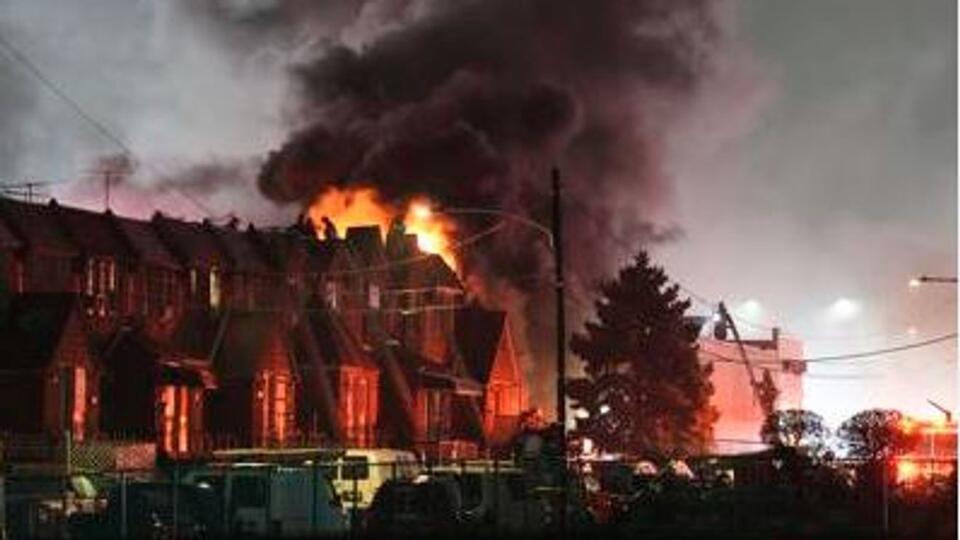 Plane crash in Philadelphia leaves multiple houses on fire, causes ...