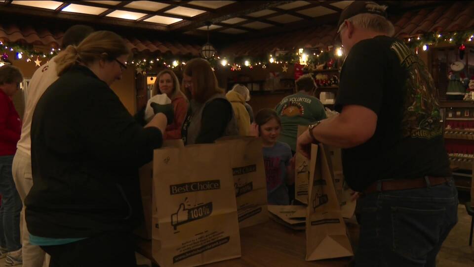 Des Moines tradition returns as Parks Community Thanksgiving Dinner ...